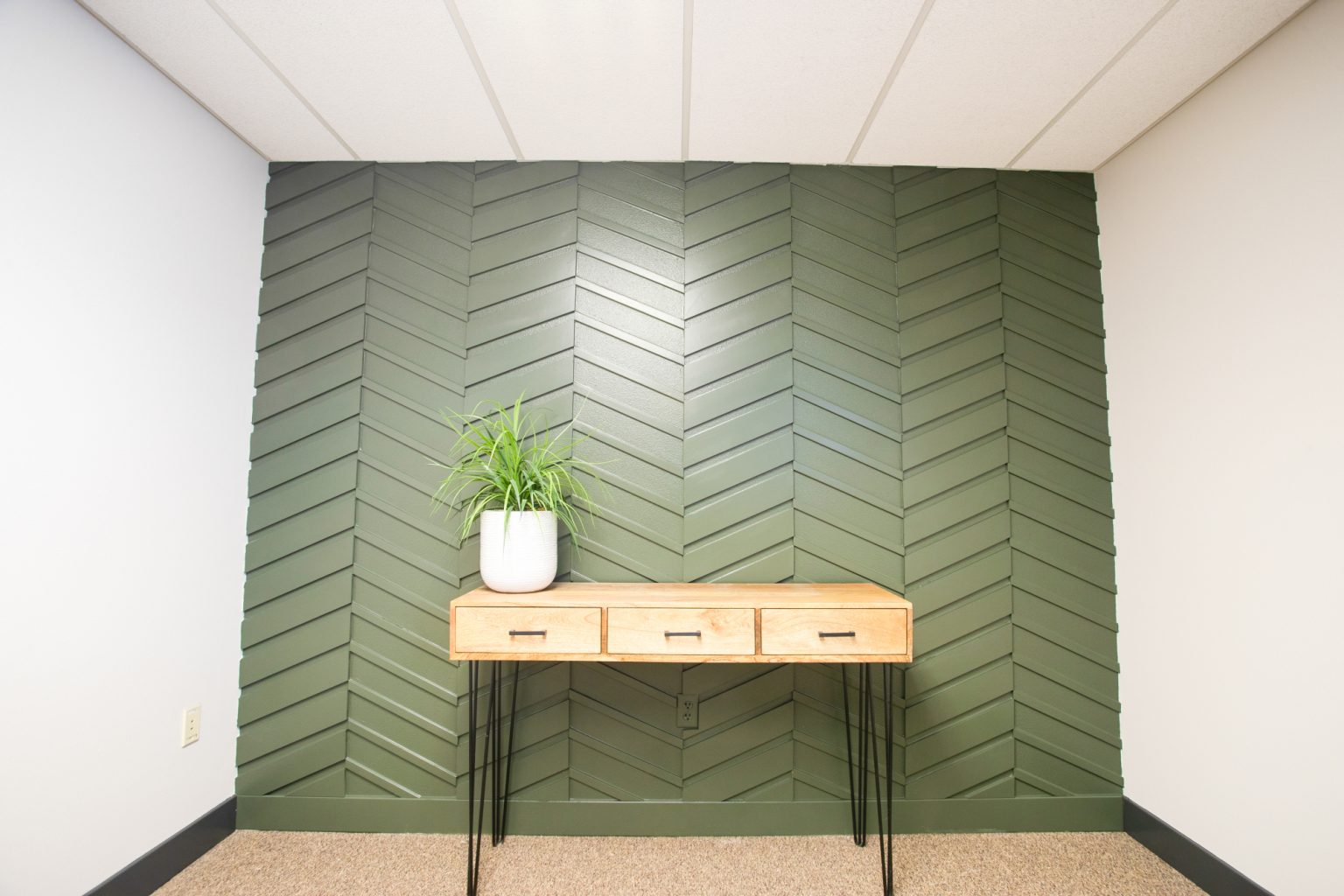 DIY Accent Wall: Coastal Chevron - Woodgrain