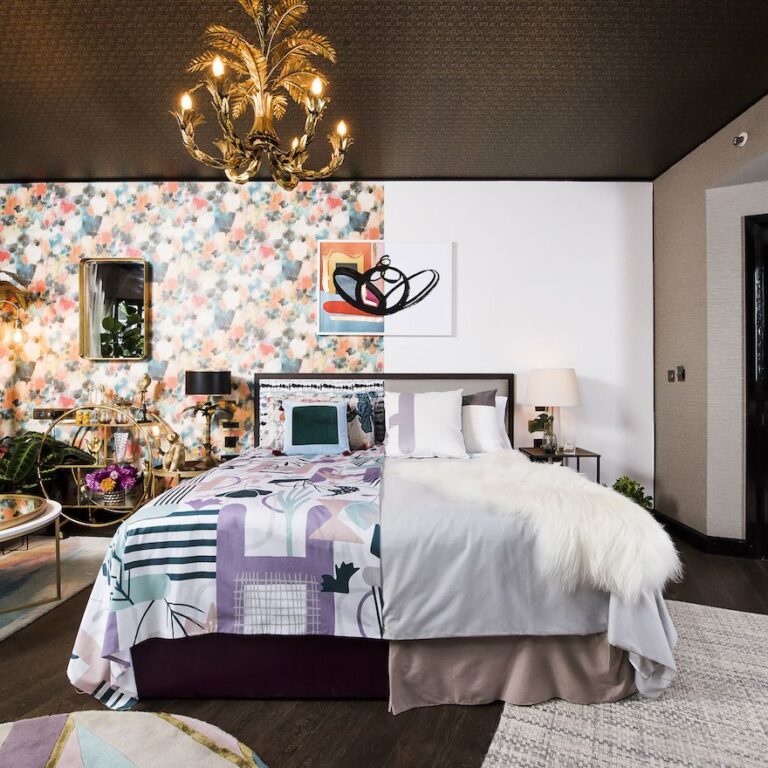 Maximalist vs Minimalist - Woodgrain